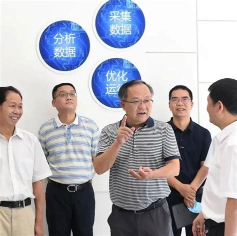 大渡口区委书记余长明调研区内工业企业发展情况生产