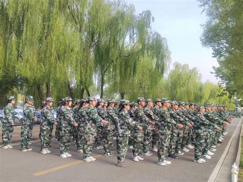 军姿飒爽，青春飞扬学院要闻学院动态美术学院