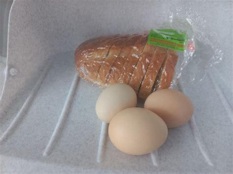 Создать мем "муляж яйца, упаковка для куриных яиц, домашние куриные ...