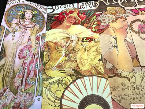 Mucha Réalise Une Boite Décorée Pour Une Biscuiterie Coin