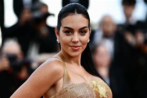 Georgina Rodríguez Suffered A Funny Incident At The Beach