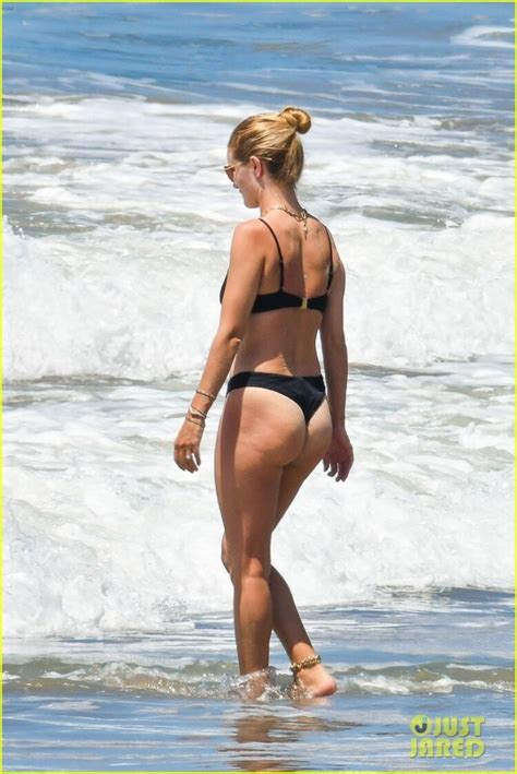 19 Hot Rosie Huntington Whiteley Bikini Pics