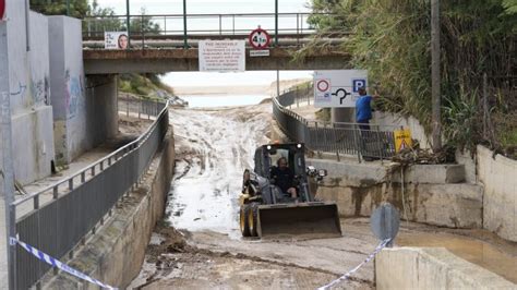 Двама души са в неизвестност след мощна буря в Мадрид Bgonair