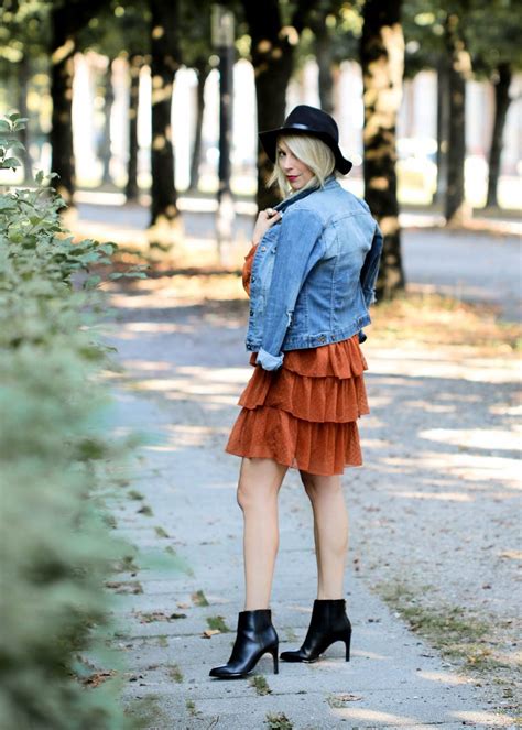 Outfit Herbstlich Im Rostroten Volantkleid Lavie Deboite