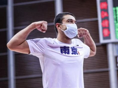 奇葩西热力江与江苏总经理餐厅打架手指飞踹对方停赛5场罚款5万 腾讯新闻