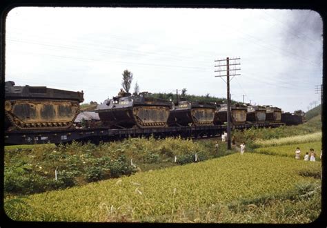 2020년 육군기록정보관리단 수집 자료1952년 화물열차에 실려 이동하는 미군 장갑차