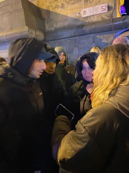 Albi მივდიოდი სახლისკენ რა დროსაც დავინახე პოლიციის ეკიპაჟი და