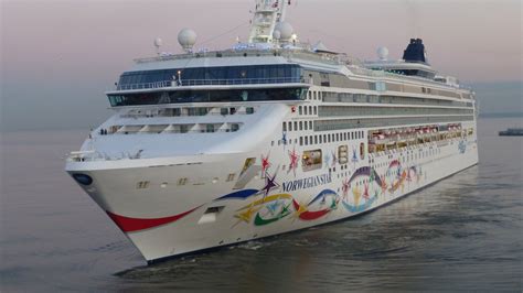 Norwegian Star Description Photos Position Cruise Deals