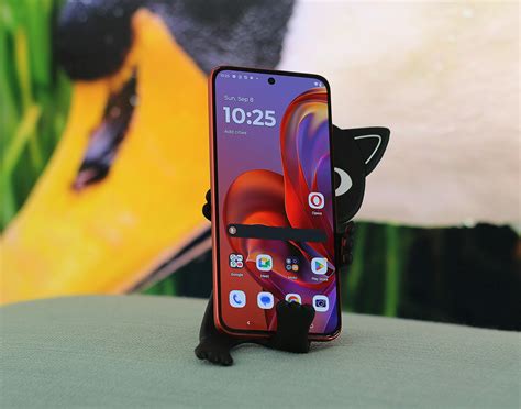 Motorola Edge Neo Smartphone Review Compact Or A Big Display This Phone Can Do Both