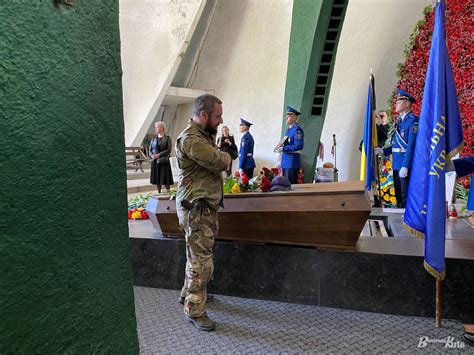 Теракт в Оленівці у Києві попрощалися з азовцем Єгором Бартошем ФОТО Вечірній Київ