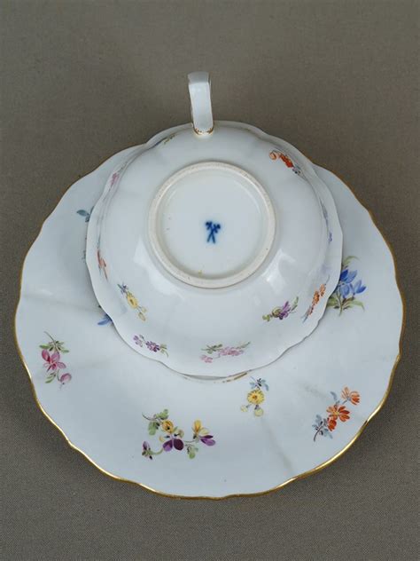 Чайная пара «Мелкие цветы фарфор роспись золочение Германия Мейсен конец Xix начало Xx