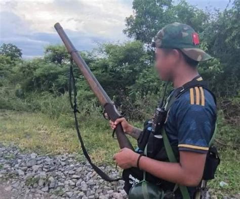 ပုလဲမှာ စစ်သားနဲ့ပျူစောထီးတွေ လင္းေန တဲ့ လဝန္း