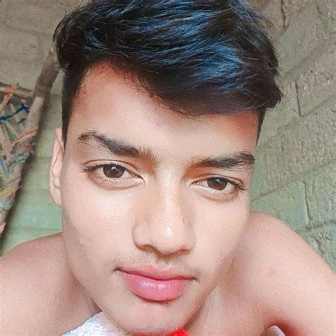 “भयो अब धेरै कुरा नगरौँ चुपचाप बसौँ… धेरै पाप गरिसकियो कि अब निष्पाप नै बसौँ…” नेपाली