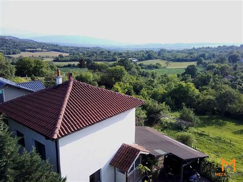 Къща за продажба в град Севлиево Двуетажна къща 200 кв м РЗП 2300 кв м двор Къщи Вили