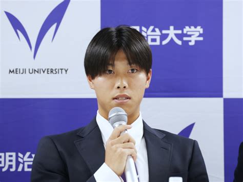 Football Club Joint Press Conference Held For Five Players Informally