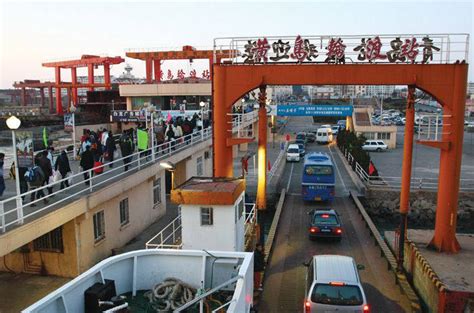 八十年代青岛彩色老照片：展现普通市民的生活状态，充满松弛感 篮球场 黄岛轮渡 篮球架