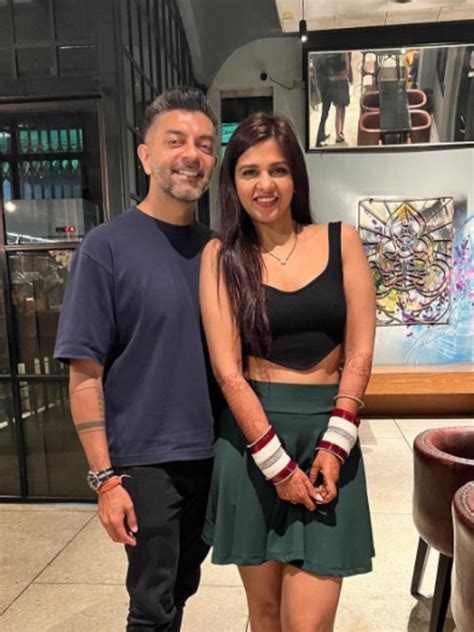 Top Tv News Arjun Bijlanis Lovely Pic With Wife Dalljiet Nikhils