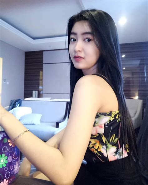 Tante Cantik Bikin Kontolku Ngaceng