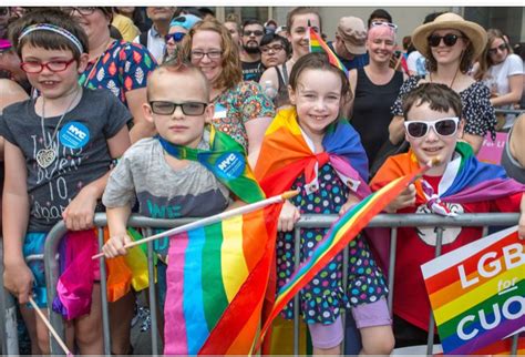 За гейпарада и контрапарада на семейството Страница 4 Политика