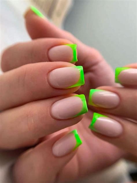 Комплект Разкошни Press On Изкуствени Нокти 24 броя Къс Класически Френски Маникюр със Зелен