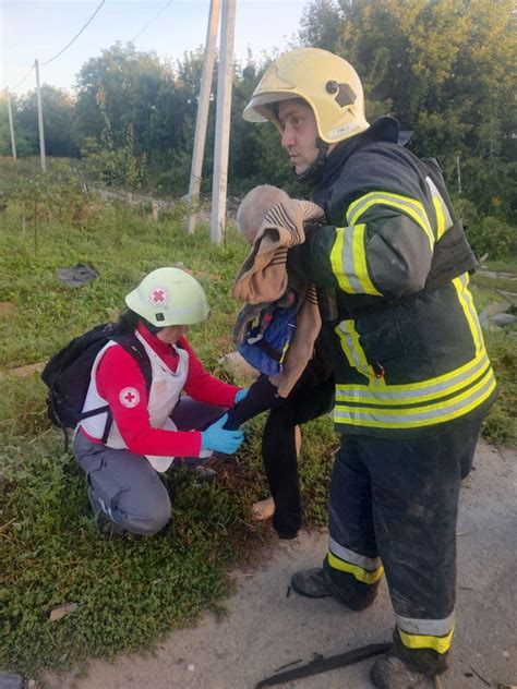 Допомога постраждалим на місці ліквідації наслідків ракетних ударів Товариство Червоного