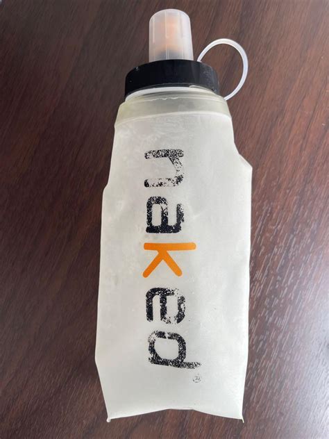 Naked running flask 運動產品 其他運動配件 Carousell