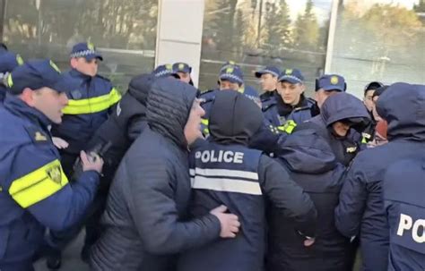 თემქაზე პოლიციის შენობასთან 6 პირია დაკავებული რა ინფორმაციას ავრცელებს შსს კვირის პალიტრა