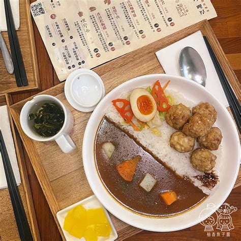 台中咖哩少見吃法！以台灣茶湯倒入濃厚系日式咖哩，新品小獅頭頭更是香氣滿點！ 柚香魚子醬的蹦蹦跳跳