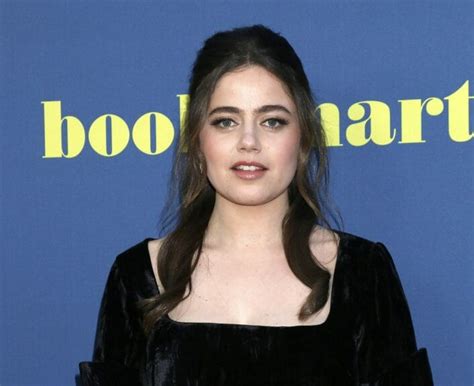 Molly Gordon Shakes Up The Bear As Claire In Season 2
