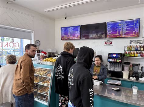 Seaside Donuts Bakery Photos Real Moments At A Beachside Donut Spot