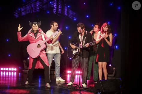 PHOTOS Matthieu Chedid sa fille Billie le rejoint sur scène pour chanter à Grévin sa statue de