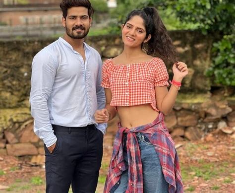 Neetesh Praliya Biography Lifestyle Vlogs Gym Wife Gf Girlfriend