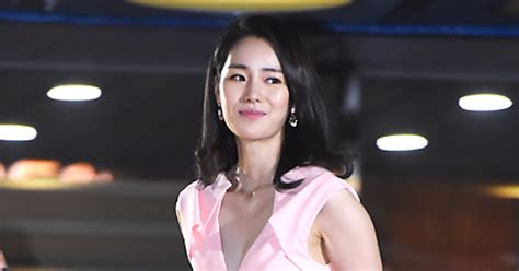 [md화보] 허벅지 속살이 훤히 임지연 파격 앞트임 드레스