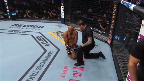 Andre Muniz Submits The Legendary Jacare Souza By Breaking His Arm
