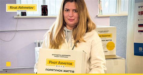 Люди евакуйовані з прифронтових громад до Одеси отримують допомогу від Фонду Ріната Ахметова