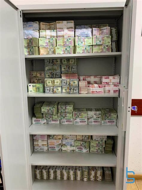 С Батдөлийн гэрээс 7 3 тэрбум төгрөгийг хураан авч буй үеийн бичлэгийг