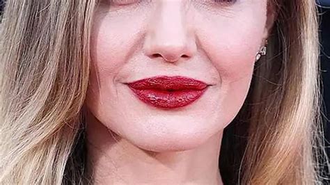 أنجلينا جولي ملكة السجادة الحمراء في مهرجان فينيسيا السينمائي Et بالعربي