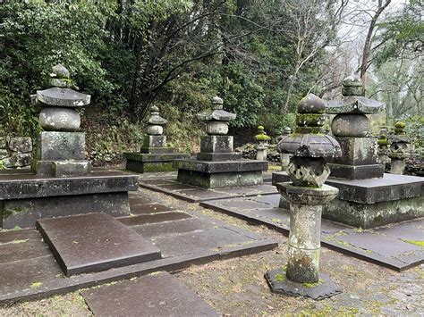 佐賀の戦国史 on Twitter RT nagamasa 1573 熊本県人吉市願成寺の石田三成の供養塔に参った人吉藩主の相良家の