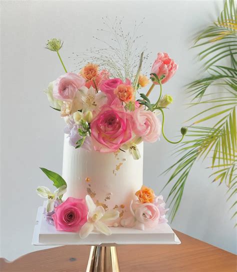 브릴랜드 생화케이크 주문제작케이크 웨딩케이크 돌잔치케이크 연예인서포트케이크 웨이퍼페이퍼 우아한 드레이프 조각 케이크 케이크도 하나의 오브제가 됩니다 웨딩