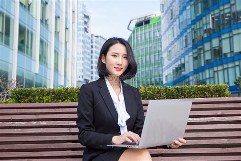 컴퓨터를 사용하는 비즈니스 아가씨 사진 무료 다운로드 Lovepik