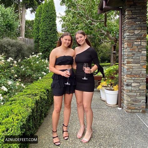 Sarah Calkin Feet Aznudefeet