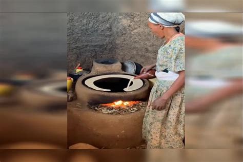外国美女制做英吉拉原来是这样制作的跟中国的煎饼果子差不多这手法太娴熟了 吉拉 中国 差不多