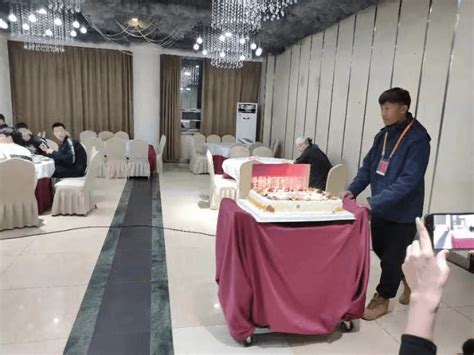 赛场外的温情他们在日照过了个特别的生日 比赛 排球 服务
