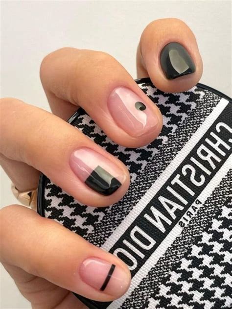 Korean Minimalist Nail Art Short Black Negative Space Nail Design In