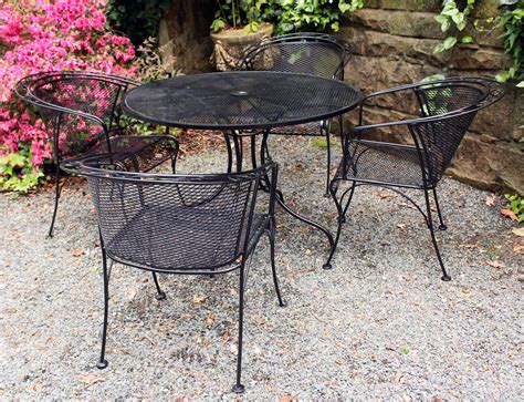 Vintage Woodard Wrought Iron Table And 4 Barrel Back Arm Chairs For