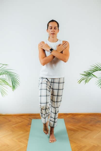 Premium Photo One Leg Stand Static Balance Test