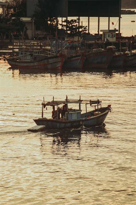 관광 낚시 다낭 대도시 도시 풍경 동남아시아 만 문화 물 바다 바다 경치 바다의 반사 배 베이 보트 베트남 베트남 해안 보트 보트 문화
