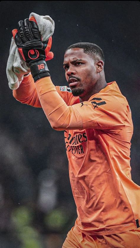 بیوگرافی مایک مانیان