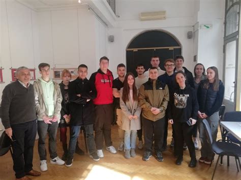 АЛМАГИ Алумни Математичке гимназије On Linkedin Ученици одељења 4б су у пратњи професорке