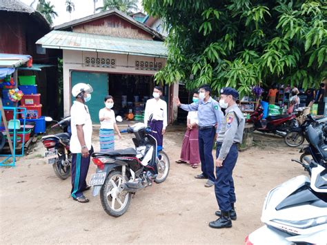 ပလောက်မြို့တွင် အပြင်ထွက်တိုင်း နှာခေါင်းစည်းများ တပ်ဆင်ခြင်း ရှိ မရှိ ရှောင်တခင် စစ်ဆေး